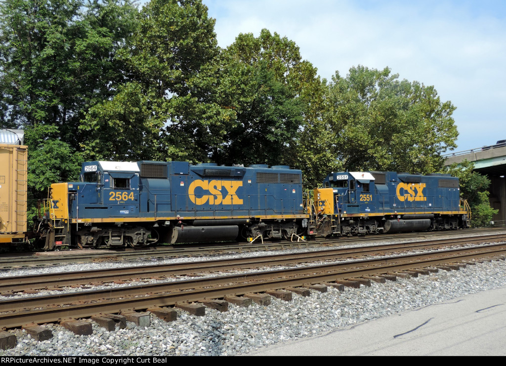 CSX 2564 and 2551